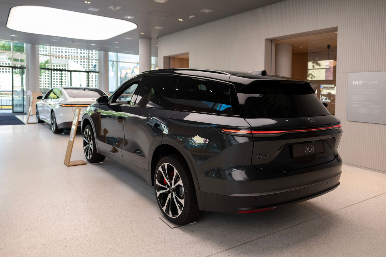 NIO EL8 Standard Range elektryczny - opinie, dane techniczne, cena ...