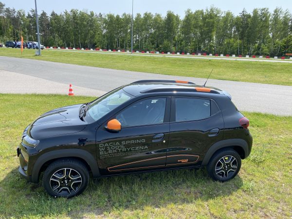 Dacia Spring Electric 45 elektryczny - opinie, dane techniczne, cena ...