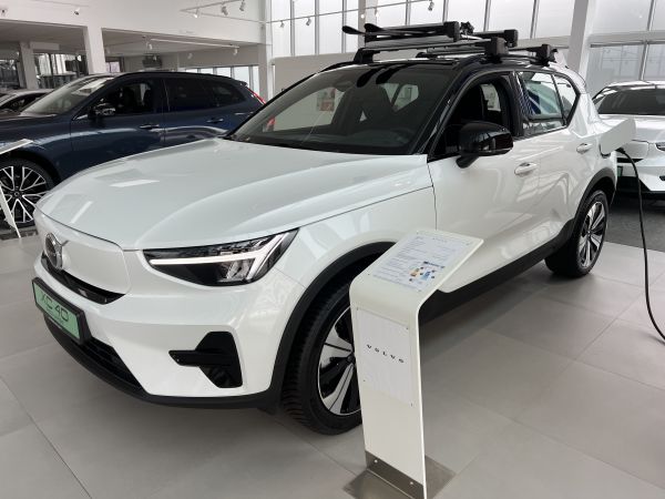 Volvo XC40 Recharge Twin Motor elektryczny - opinie, dane techniczne ...