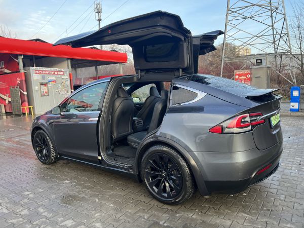 Tesla Model X Standard Range elektryczny - opinie, dane techniczne ...
